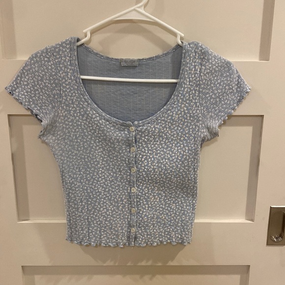 Brandy Melville | Tops | Brandy Melville Blue And White Flower Top ...